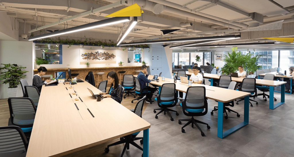 What Is a Hot Desk? The Allure of Open Workstations!