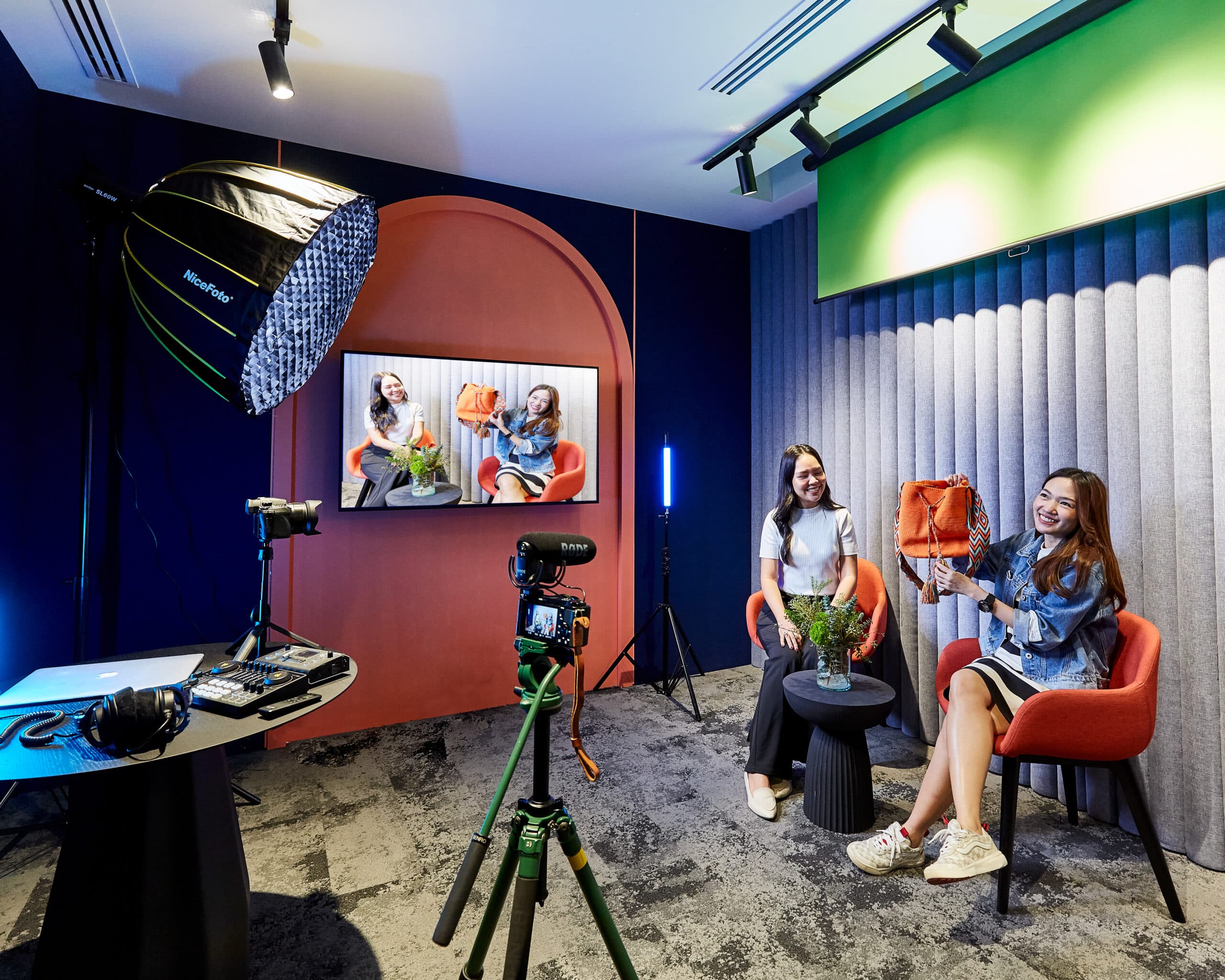 สำนักงานให้เช่าและ Co-Working Space @ Silom Edge | JustCo